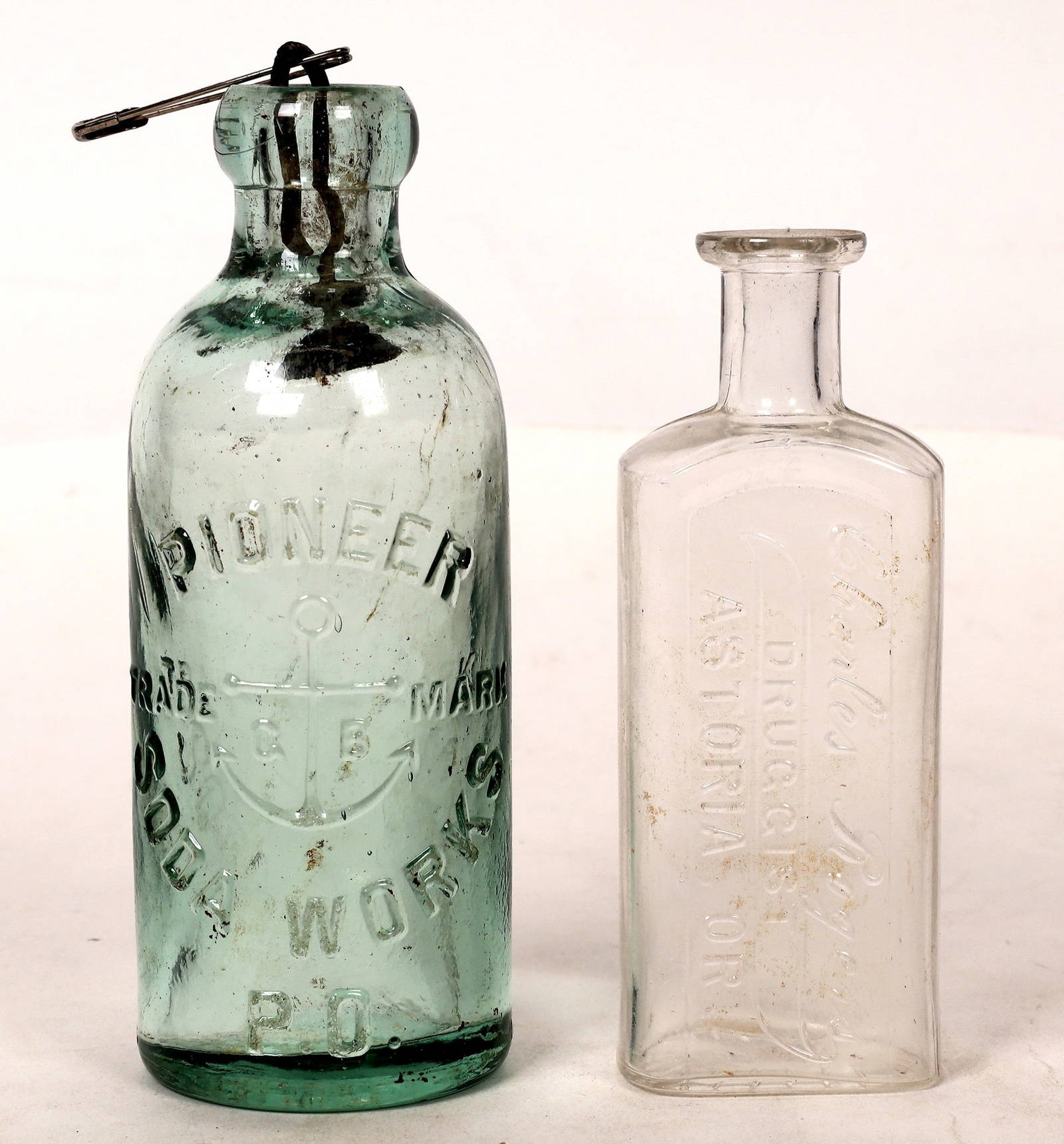 Oregon Bottle Pair [174440] Auction