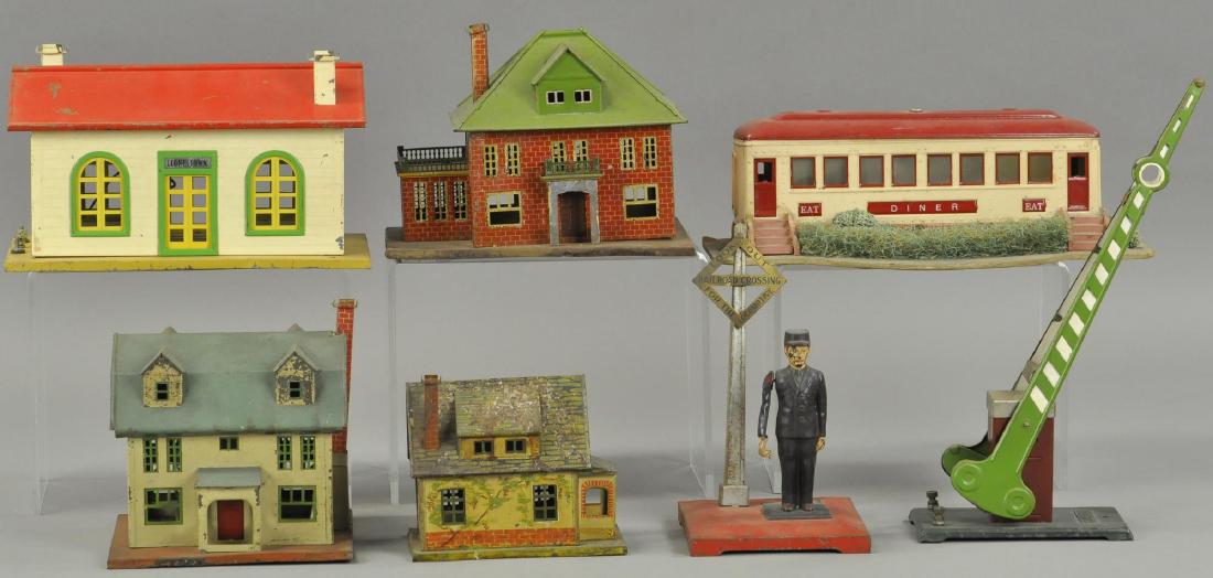 LOT OF PRE-WAR LIONEL BUILDINGS