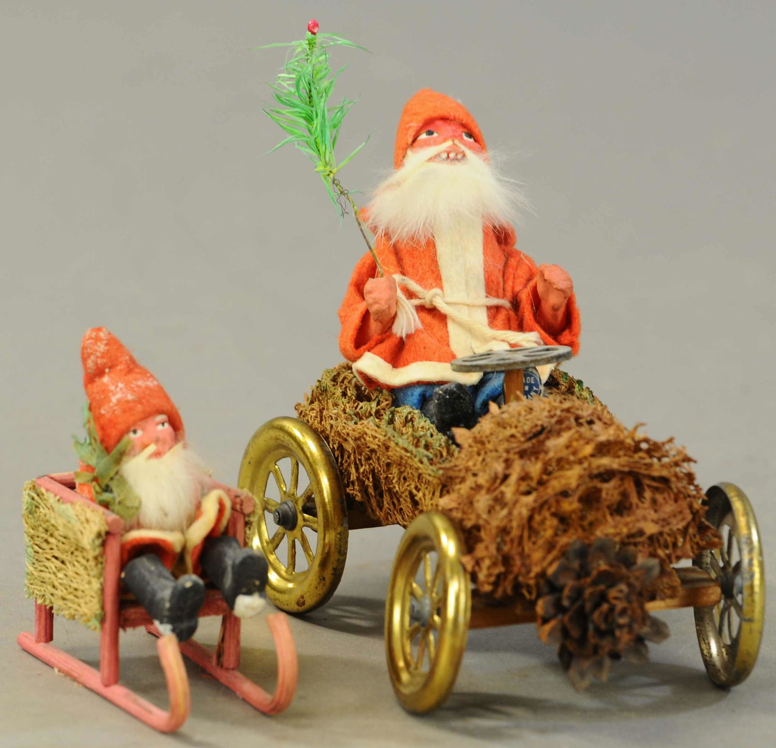 SANTA DRIVING LOOFAH AUTO AND SANTA IN LOOFAH SLEIGH - Dec 05, 2019 ...