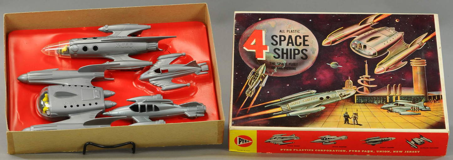 Boxed Pyro Plastic Spaceship Set