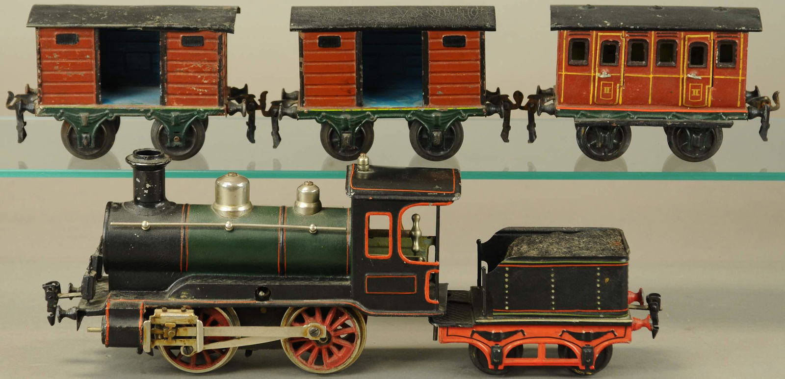 Marklin 101 Clockwork Locomotive & Cars