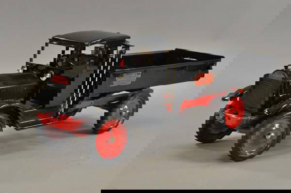 Keystone Packard Hydraulic Lift Dump Truck