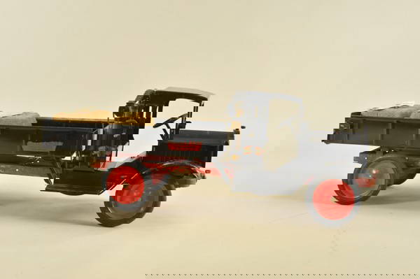 Keystone Packard Hydraulic Dump Truck