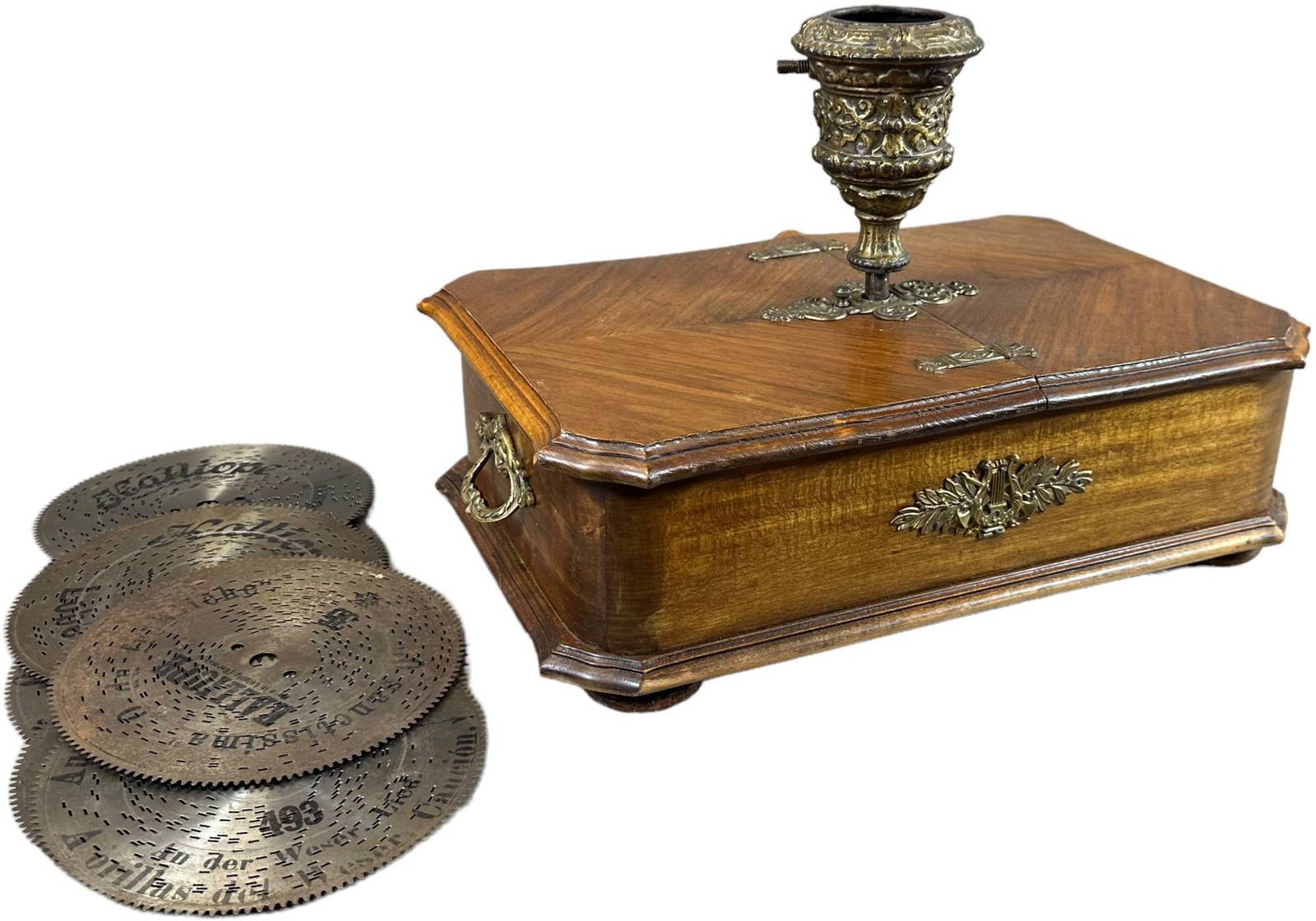 Kalliope Musical Tree Stand Auction