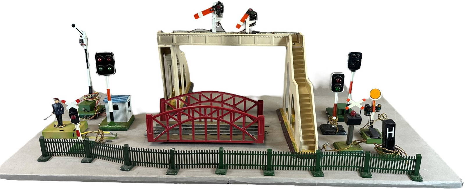 Prewar Marklin Signal Bridge & Accessories Auction