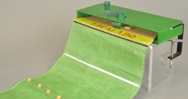 TABLE TOP HORSE RACING GAME : Lot 441