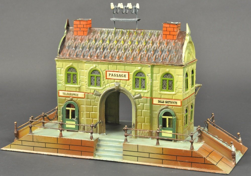 RARE MARKLIN TRAIN STATION