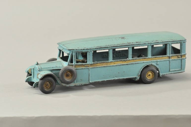 Arcade Parlor Coach Bus