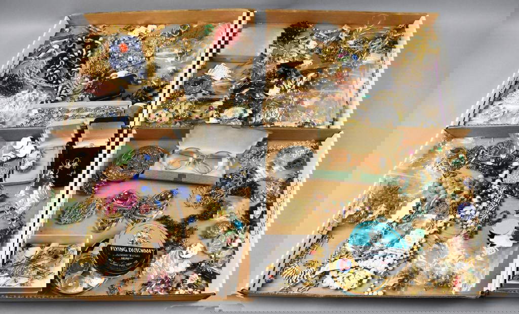 Huge Lot Of Vintage Costume Jewelry & More, Unsorted Auction