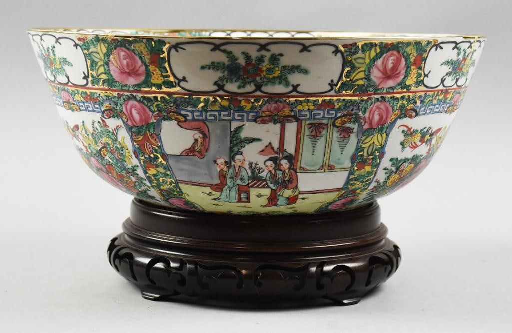 Yuet Tung China Works Hand Painted Rose Medallion Bowl Auction