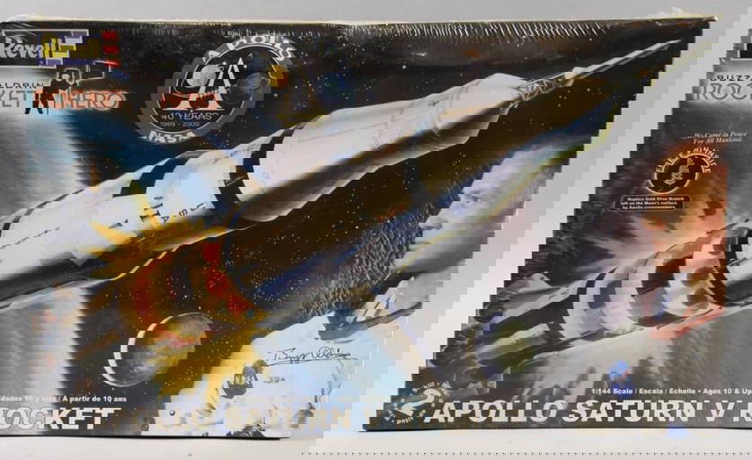 2009 Revell Apollo Saturn V Rocket Model Kit Mib Nos