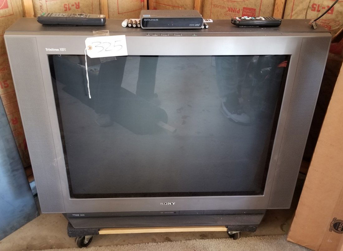 Sony Trinitron XBR TV with Remote, Digital Convertor - Dec 06, 2020 ...