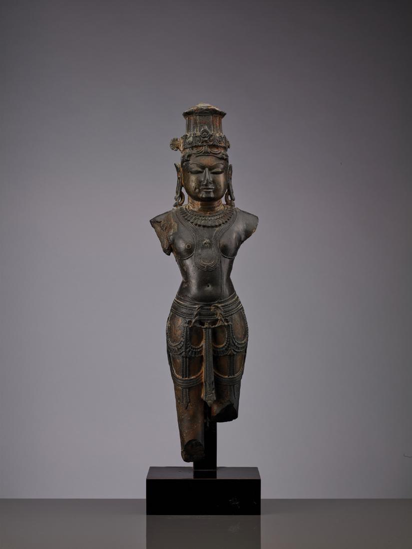 A BLACK STONE FIGURE OF VISHNU, PALA PERIOD