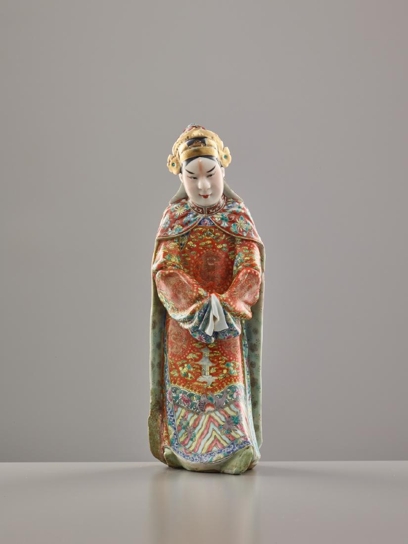 POLYCHROME GILT PORCELAIN FIGURE OF PEKING OPERA DANCER