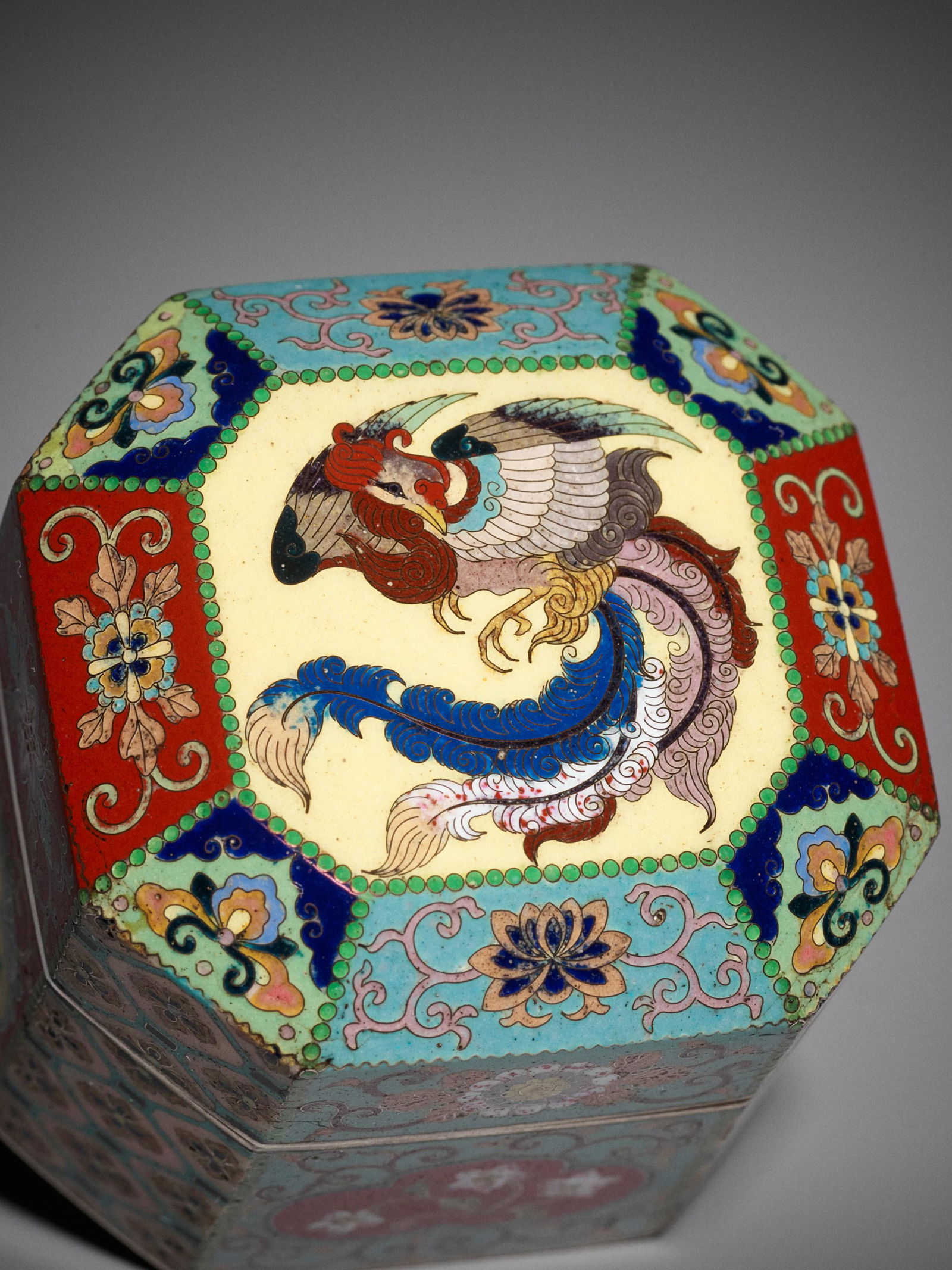 NAMIKAWA YASUYUKI: A MINIATURE CLOISONNE BOX - Jun 04, 2021 | Galerie ...