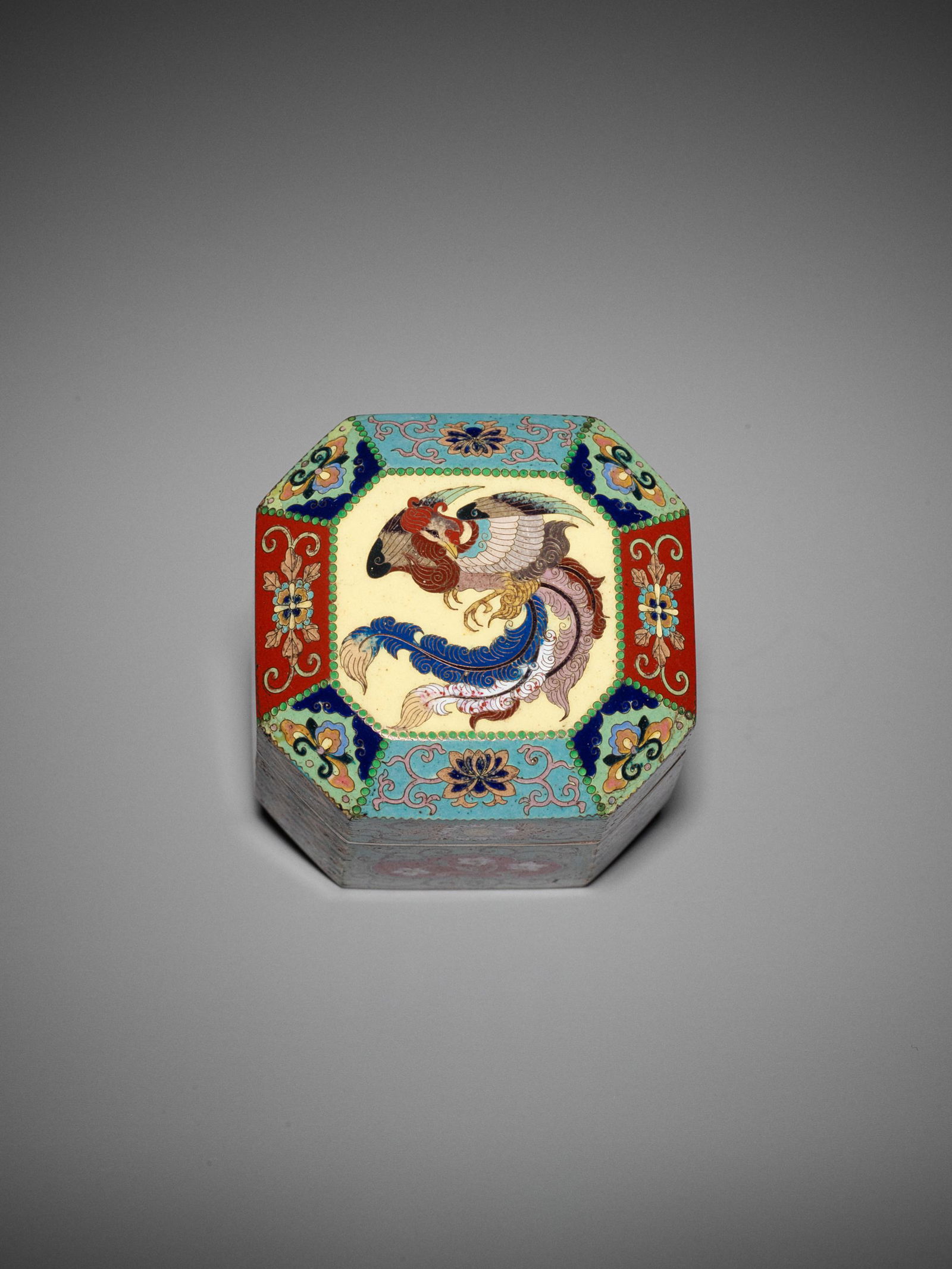 NAMIKAWA YASUYUKI: A MINIATURE CLOISONNE BOX - Jun 04, 2021 | Galerie ...