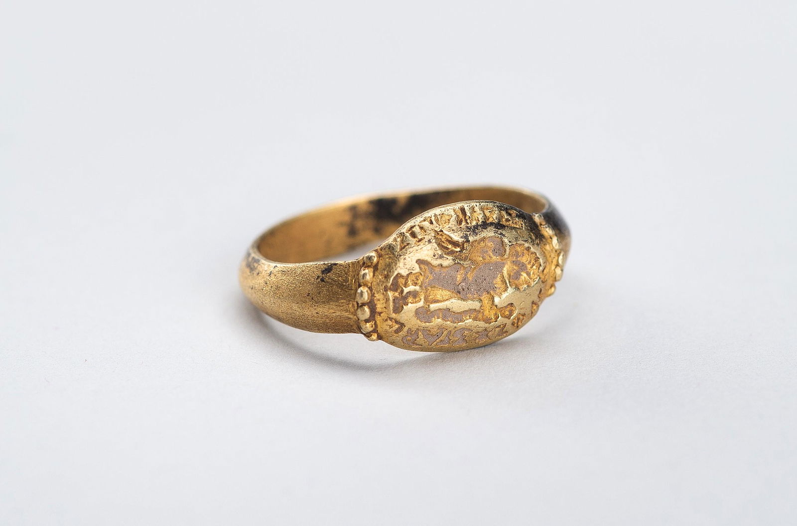 AN ANCIENT BACTRIAN GOLD SEAL RING (#0970) on Jan 19, 2023 | Galerie ...