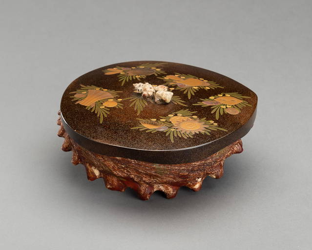 A UNIQUE AWABI SHELL WITH LACQUERED COVER (#1050) on Jan 20, 2023 ...