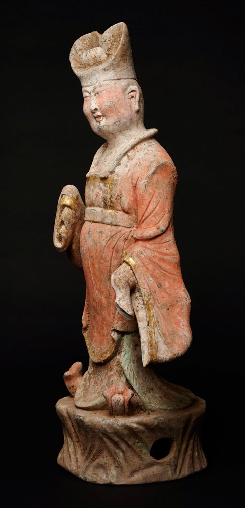 PAIR OF STANDING DIGNITAIRIES FROM THE IMPERIAL COURT