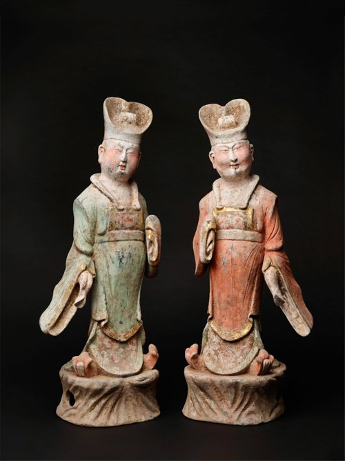 PAIR OF STANDING DIGNITAIRIES FROM THE IMPERIAL COURT
