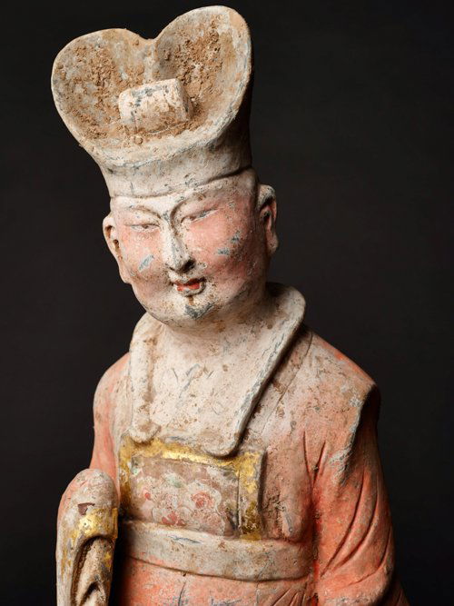 PAIR OF STANDING DIGNITAIRIES FROM THE IMPERIAL COURT