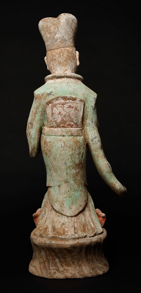 PAIR OF STANDING DIGNITAIRIES FROM THE IMPERIAL COURT