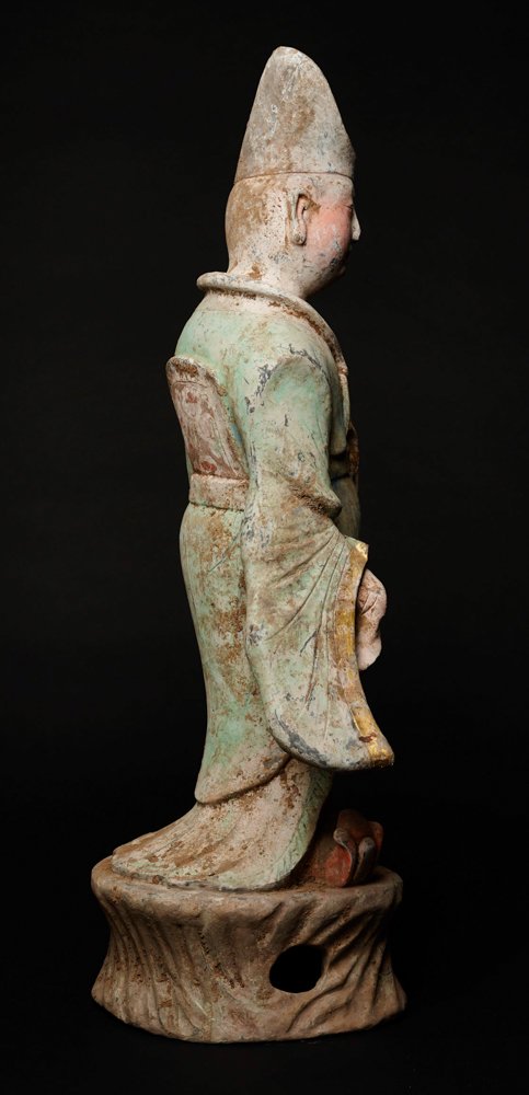 PAIR OF STANDING DIGNITAIRIES FROM THE IMPERIAL COURT