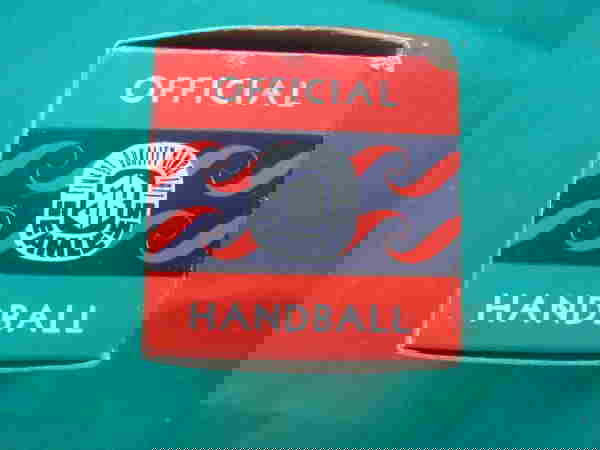 1377: Official Seamless 555 Handball in Original Box c. - Jan 29, 2005 ...