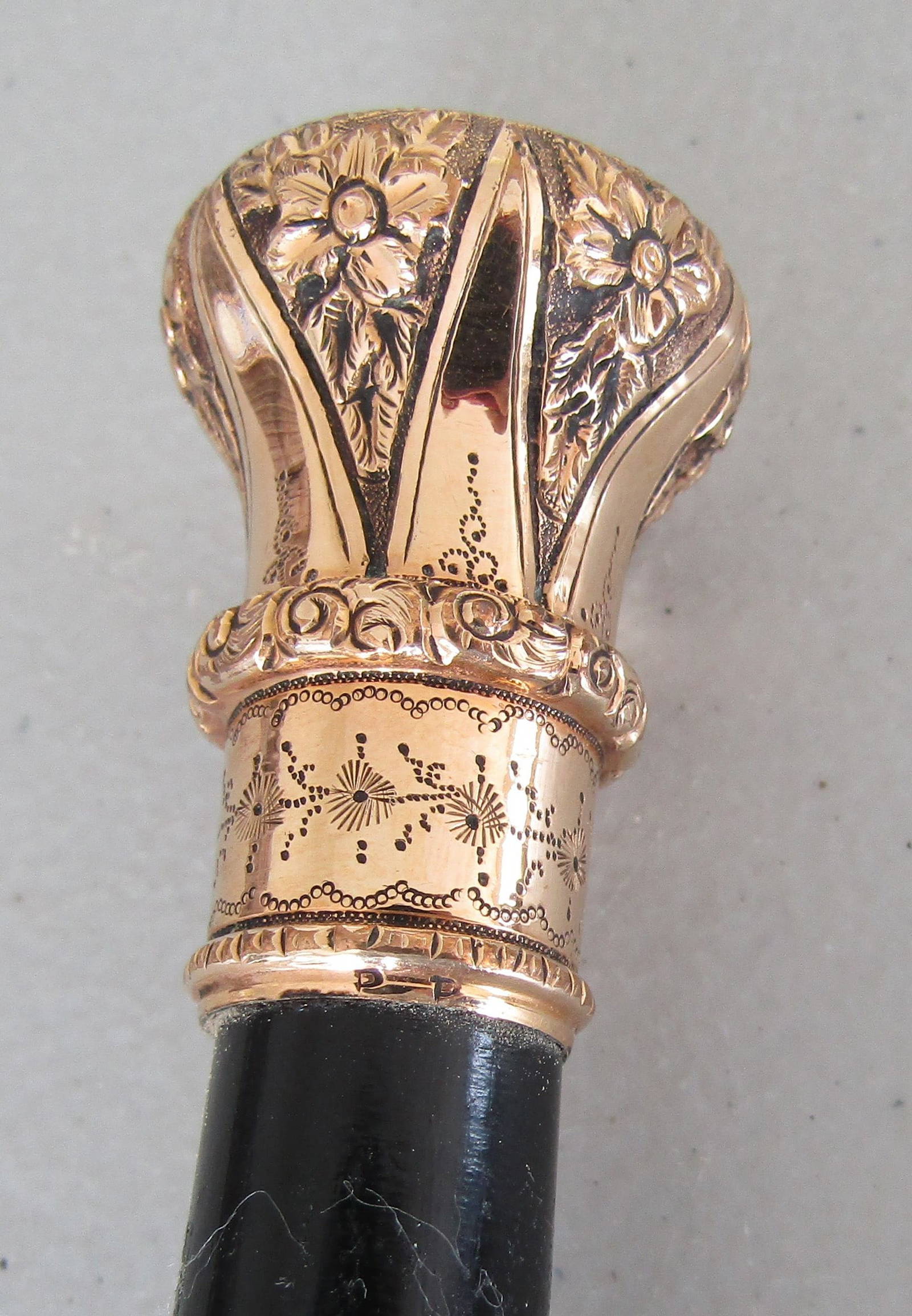 "pp" Antique Gold Knob Cane Engraved Repousse Auction