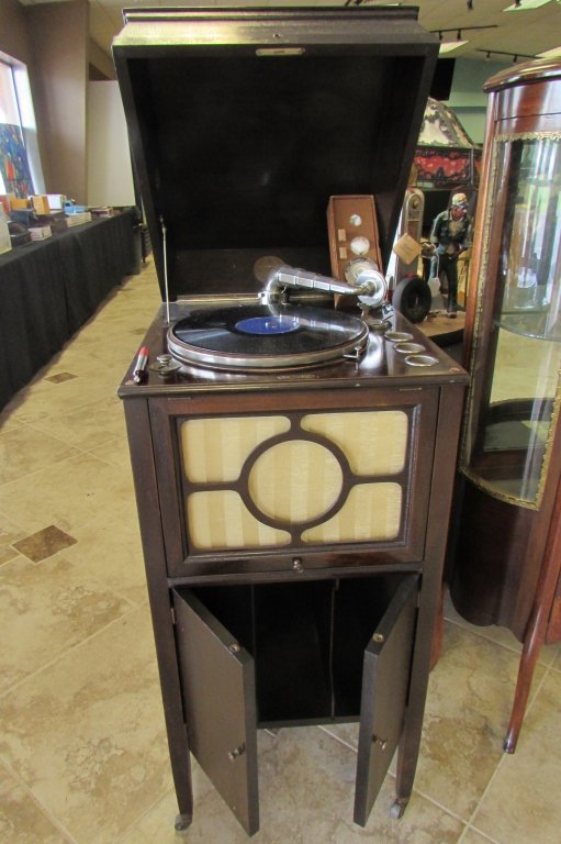 CHENEY TALKING MACHINE/ PHONOGRAPH / VITROLA