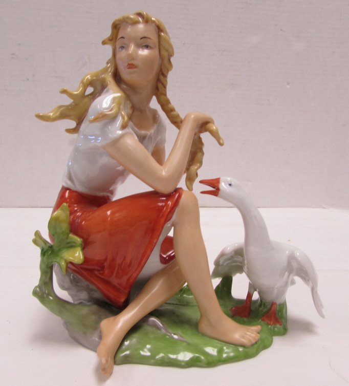 KAISER #377 FIGURINE GIRL & GOOSE PORCELAIN STATUE