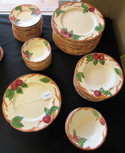 43pc Franciscan Apple Dinnerware