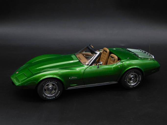1975 Danbury Mint Corvette Convertible 1/24 Scale Die Cast Metal Car