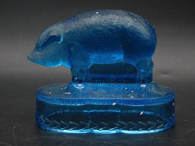 BLUE GLASS PIG FIGURINE VINTAGE ANTIQUE (#500417) on Jan 01, 2023 | Col ...