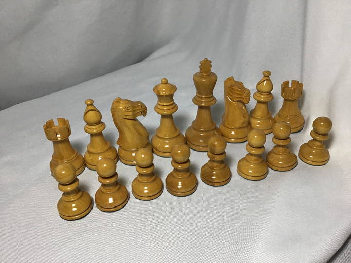 Shining Knight Chess Set