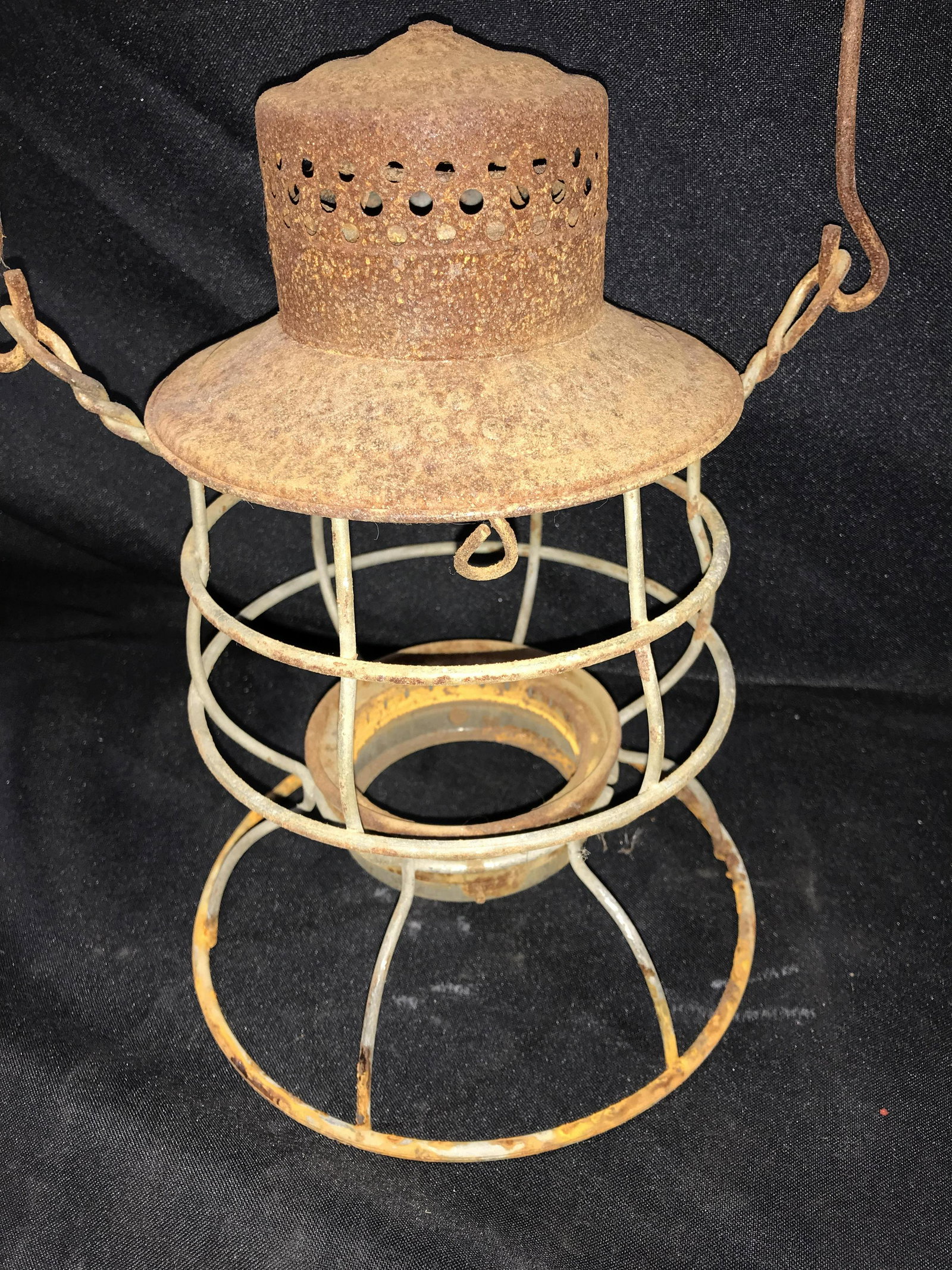 Rayo No. 39WB Lantern . - Mar 07, 2023 | The Lodge Auction House Inc. in NY