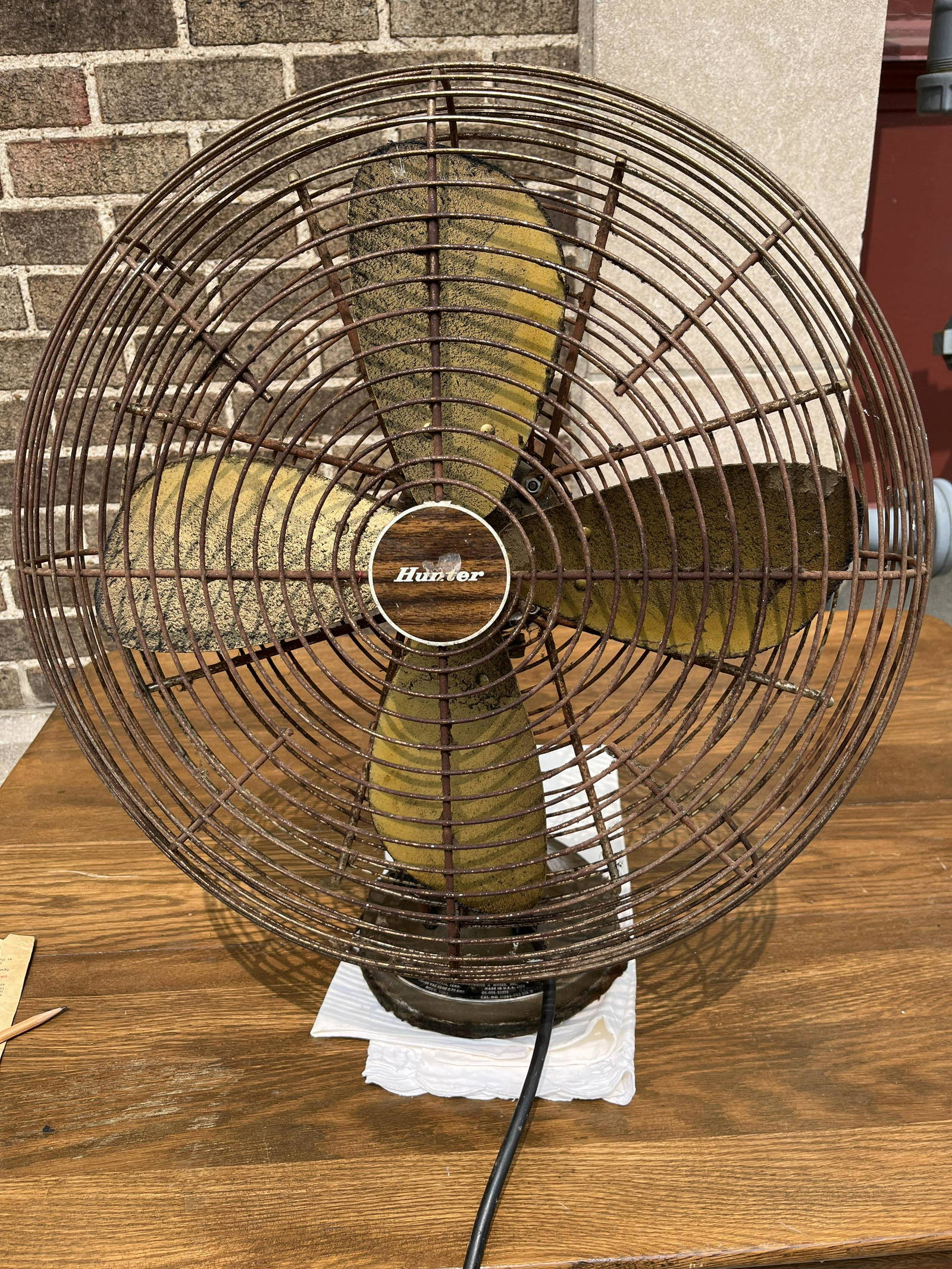 Vintage Hunter Fan . Auction