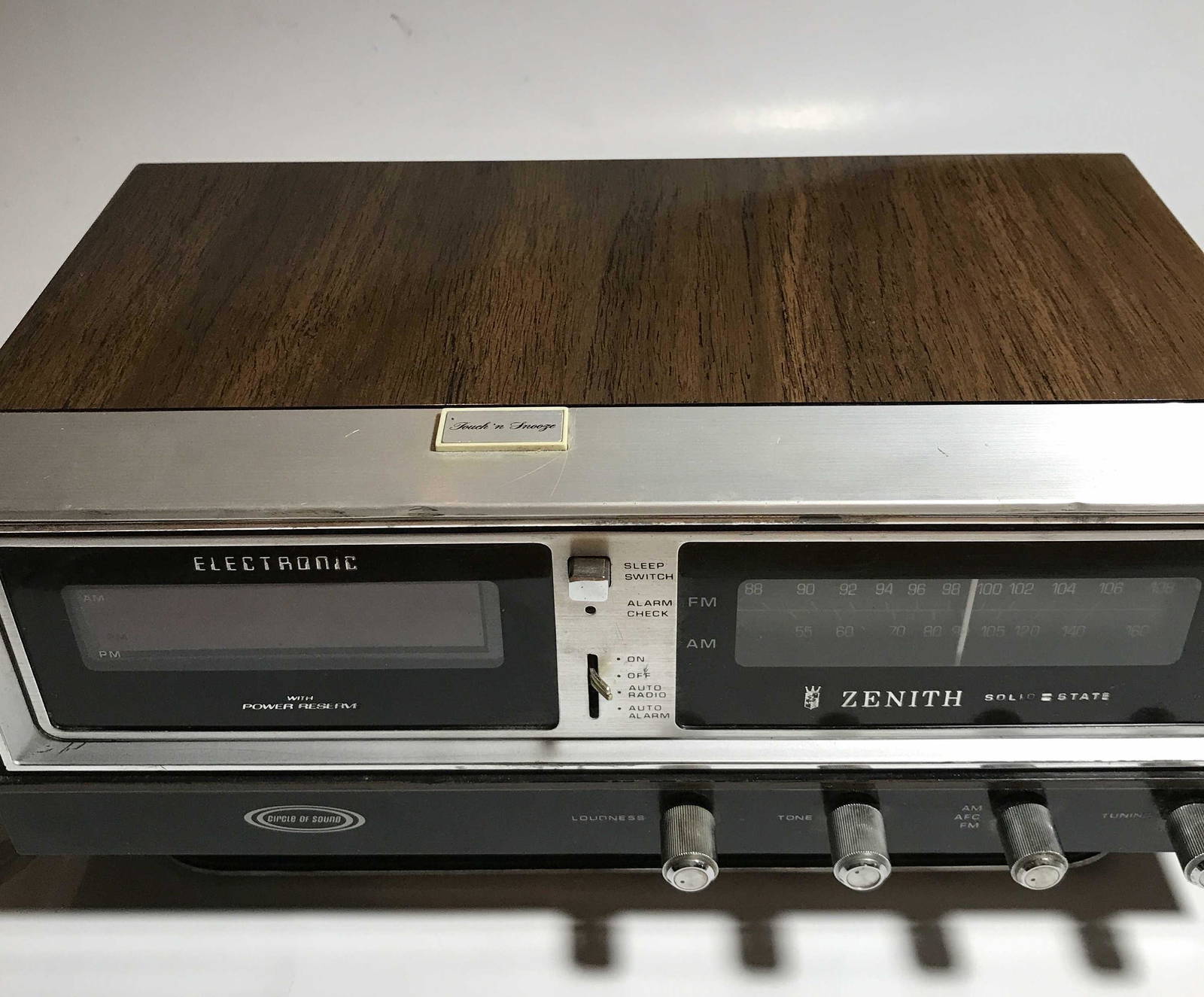 Vintage Zenith Am/fm Alarm Clock Radio - Works! Measures 11 Inches Wide ...