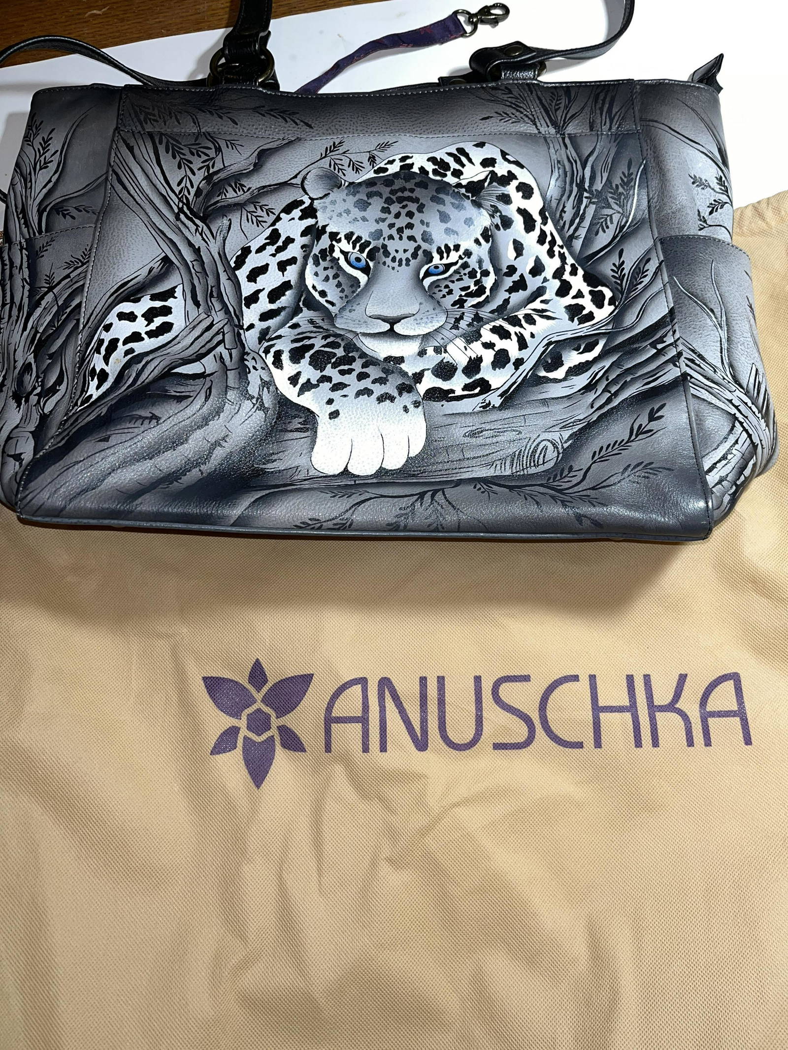 Anuschka White Tiger Purse With Cover Auction