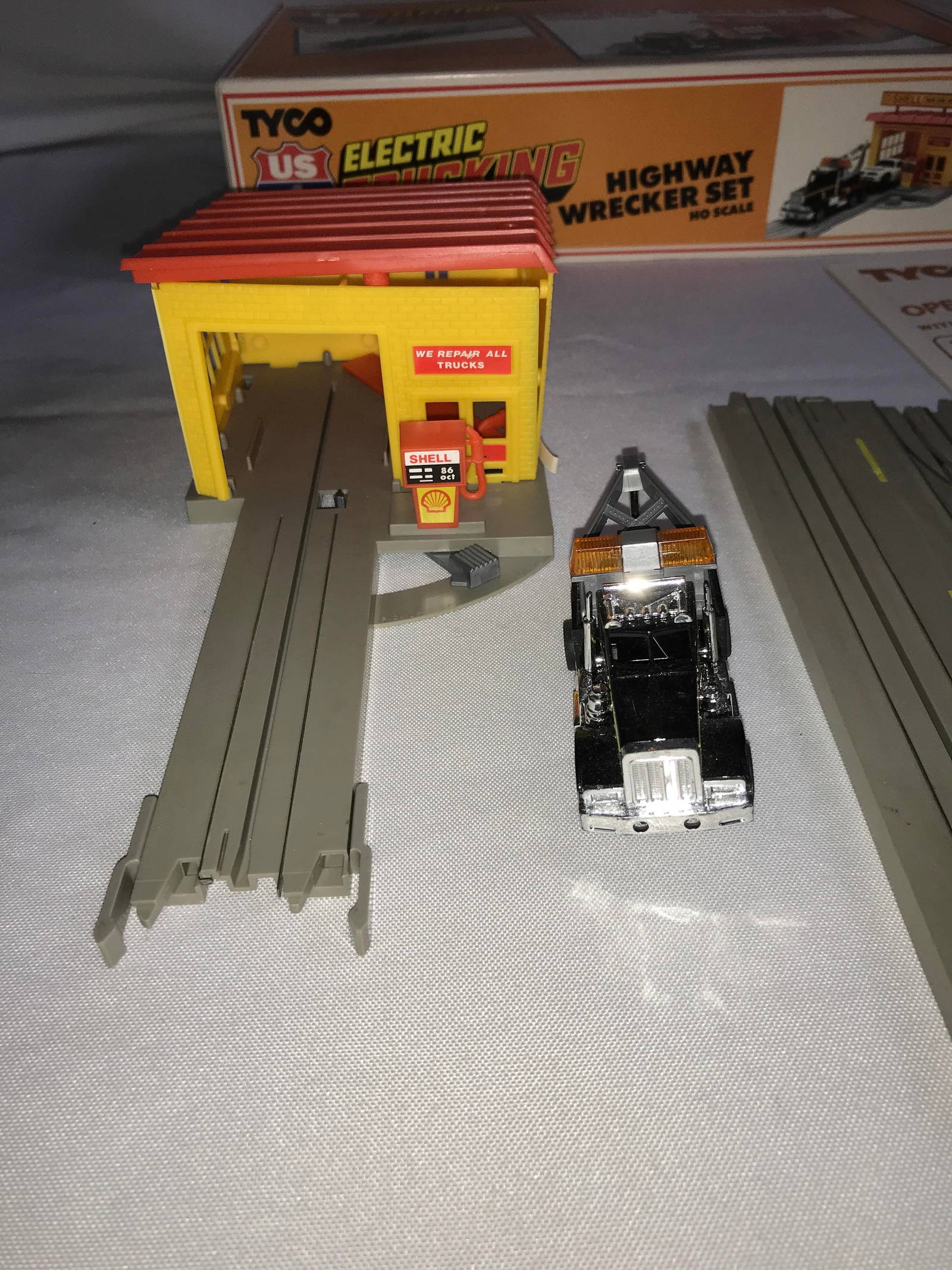 Tyco Shell Highway Wrecker & Wrecker Set -org Box Auction