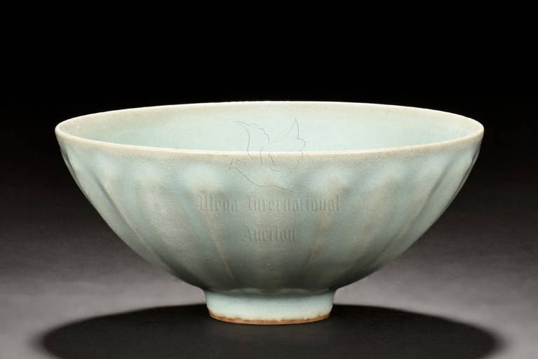 LONGQUAN WARE LOBED BOWL - Apr 26, 2018 | Mega International Auction in CA
