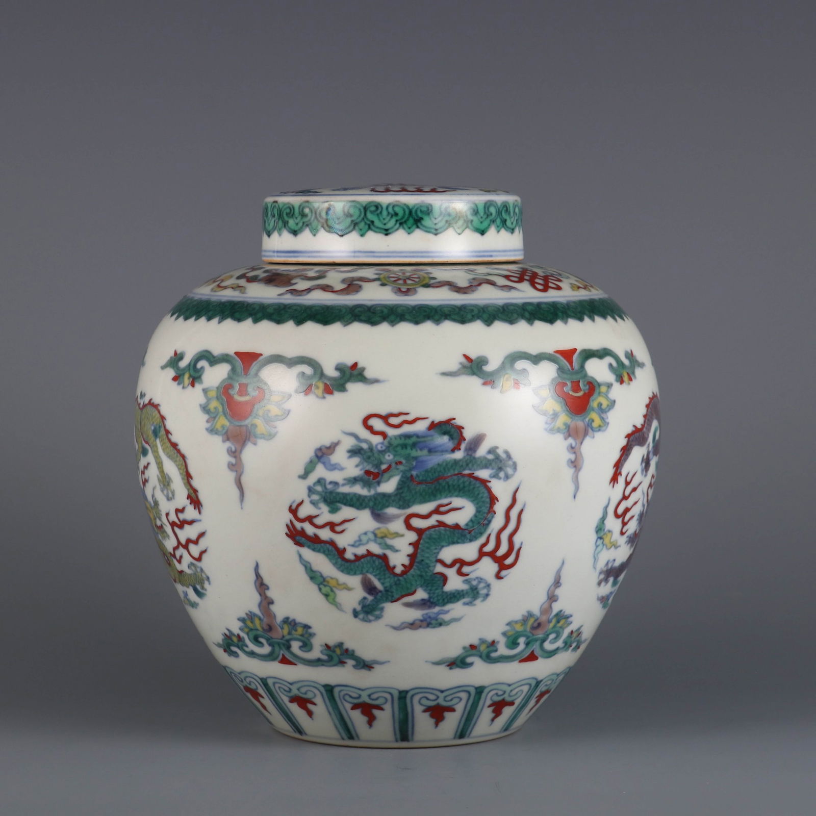 Dou Cai Dragons Auspicious Patterns Jar Auction