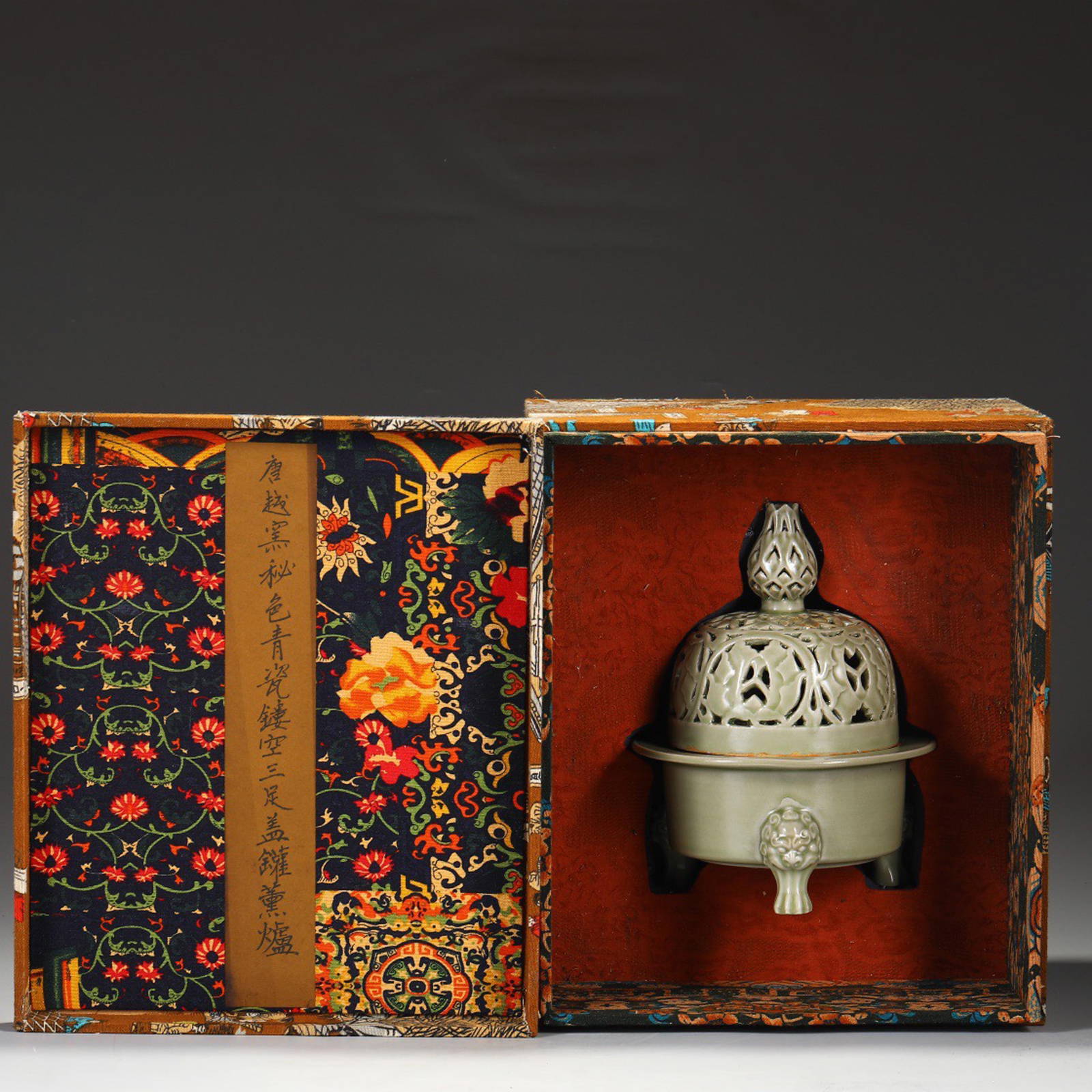 Old Collection Of Yue Kiln Celadon Tripod Burner Of Tang Dynasty Auction