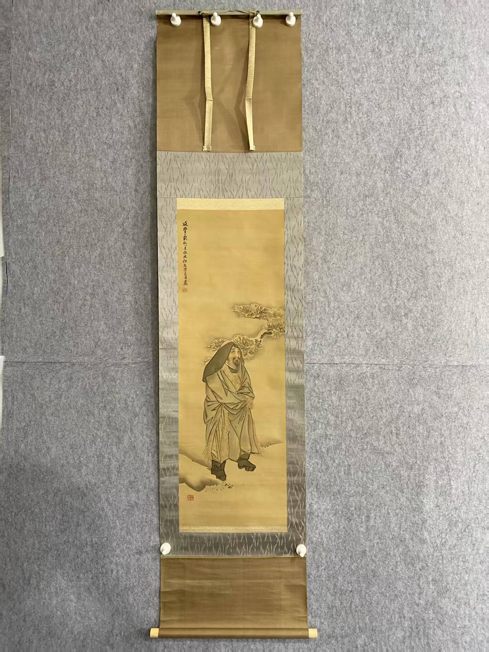 Ren Xiong "figure" Silk Hanging Scroll Auction