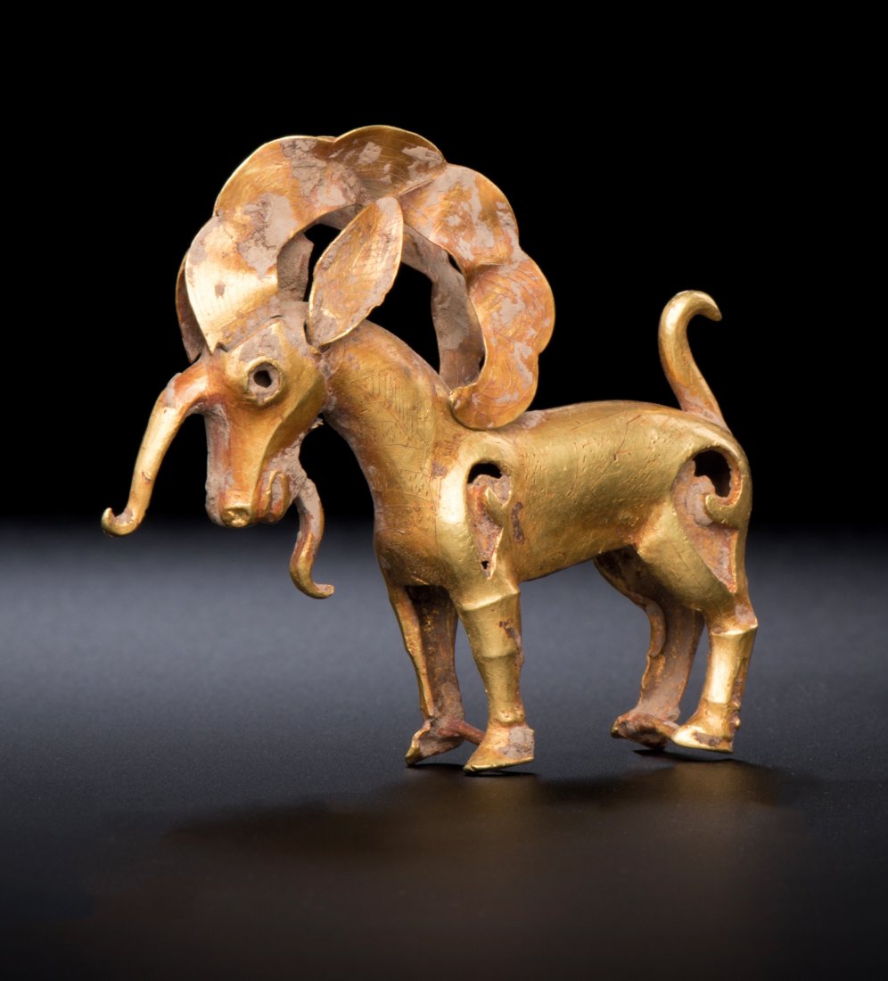 A VERY RARE GOLD MYTHICAL DEER