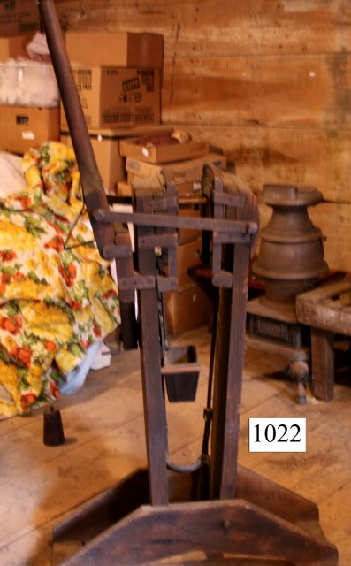 1022: Rare Broom Makers Vise