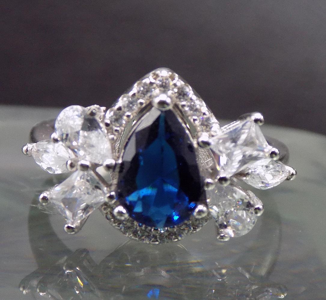 Beautiful 3 cwt. sapphire and topaz sterling ring - Apr 02, 2023 ...