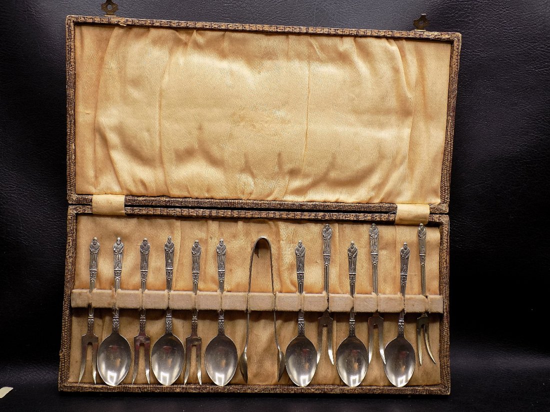 Vintage 12 Apostle Spoons In Original Box