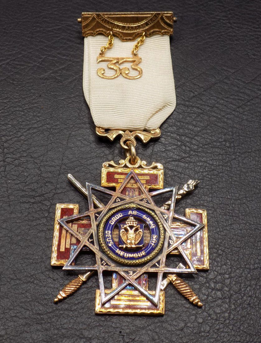 Vintage 14k Gold Masonic Past Masters Medal. Enamel Decorated. Auction
