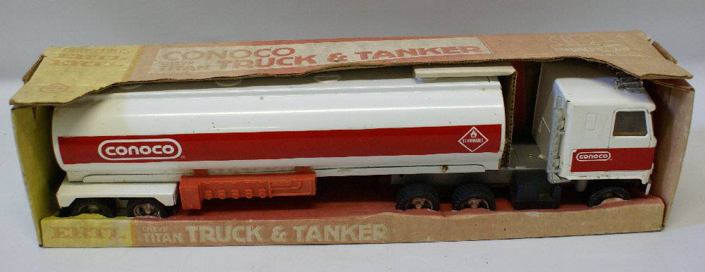 Ertl #3158 Chevy Titan Conoco Truck & Oil / Gas Tanker